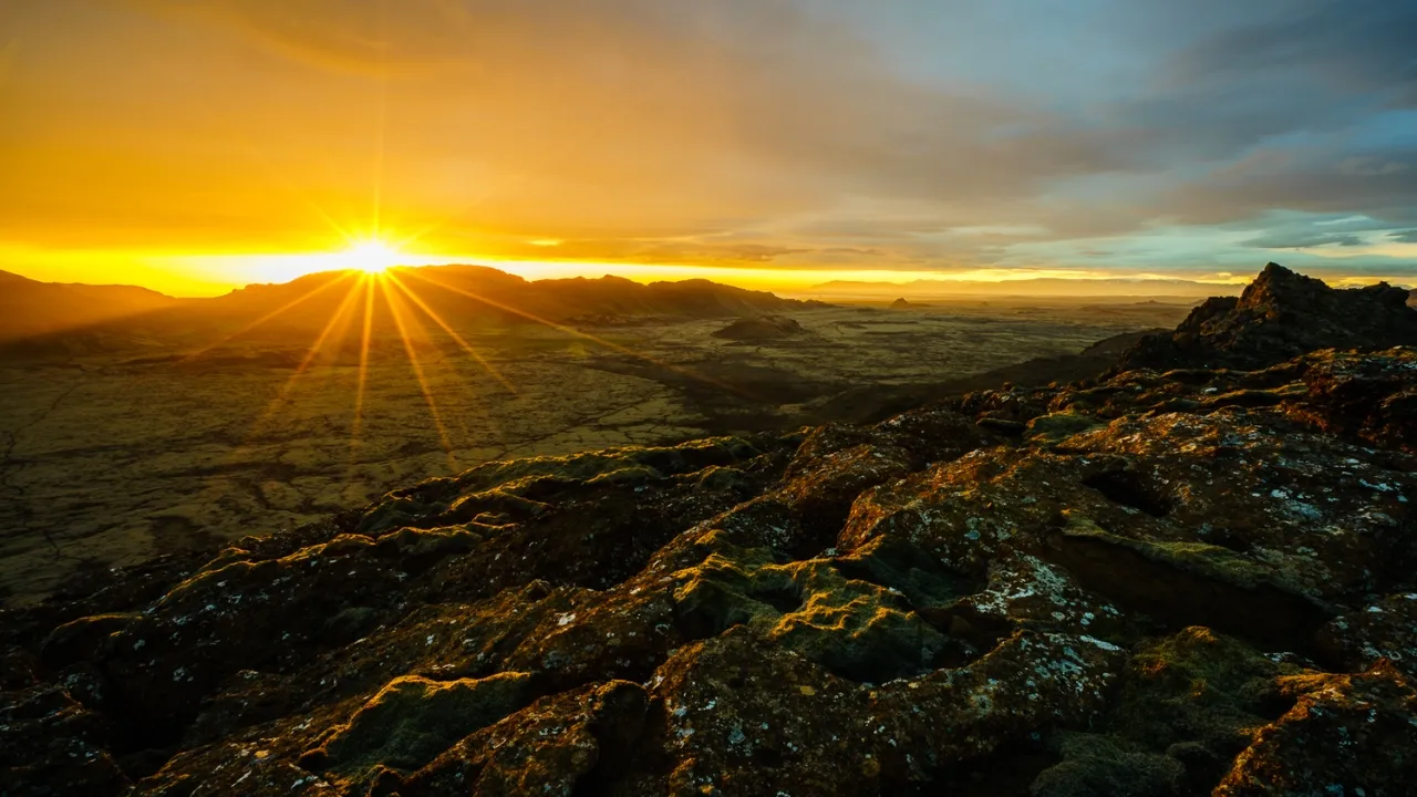 Iceland Daylight Hours by Month: Everything You Need to Know - My ...